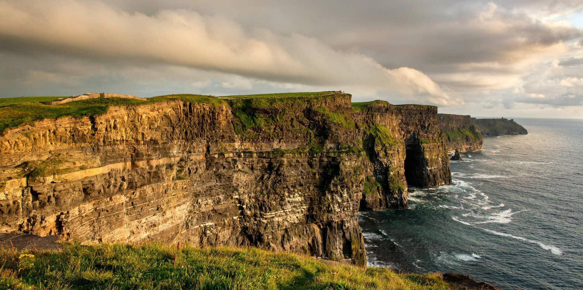 Wandelen Ierland - Burren Way & Cliffs of Moher wandeltocht - Burren ...